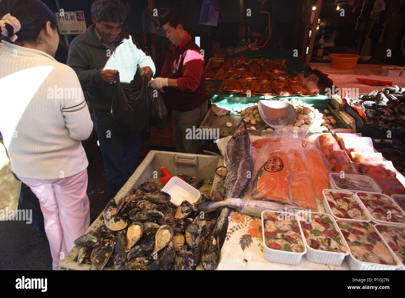 Puerto Montt; caleta de Angelmó y puesto de venta de marisco fresco (a ...