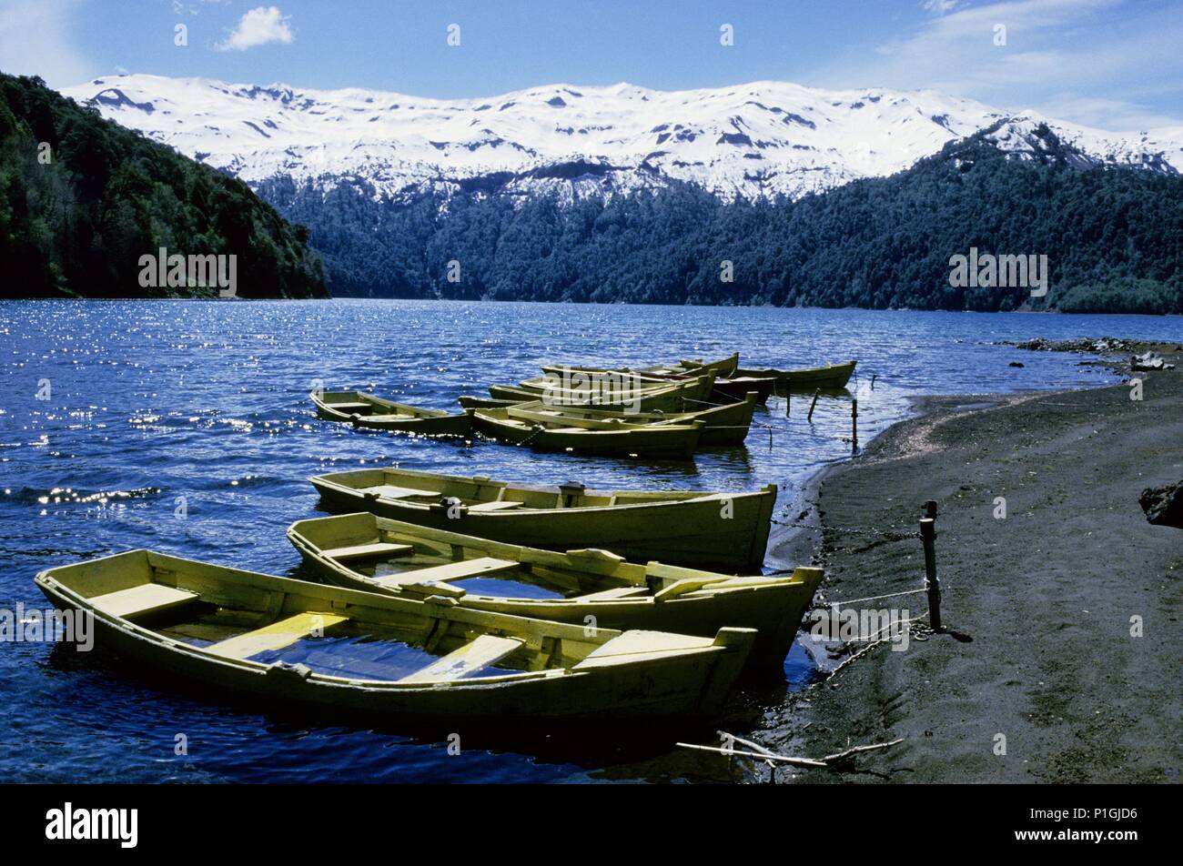 Parque Nacional de Conguillio; lago Conguillio y Sierra / Cordillera de ...