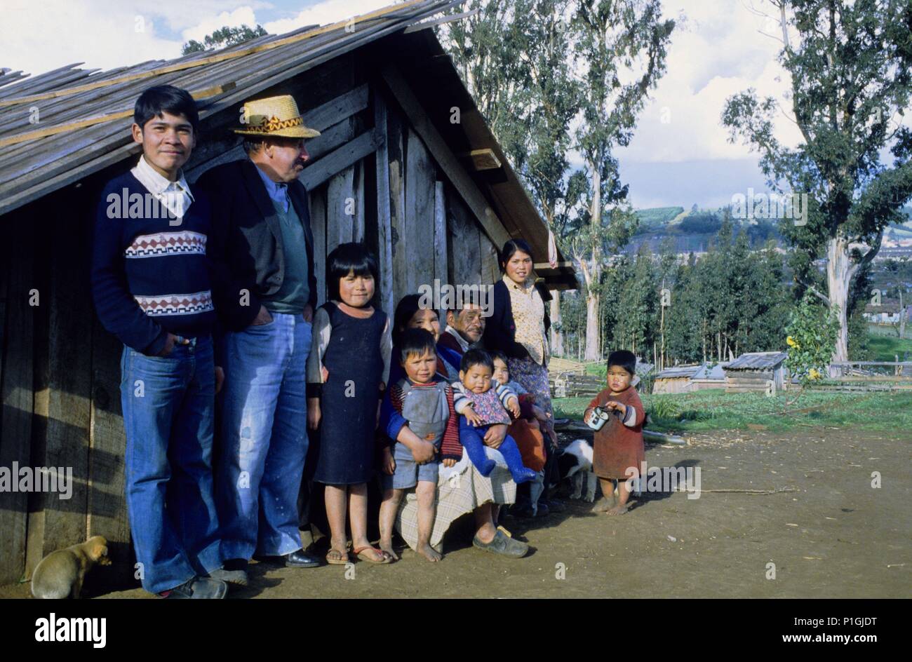 Familia mapuche hi-res stock photography and images - Alamy