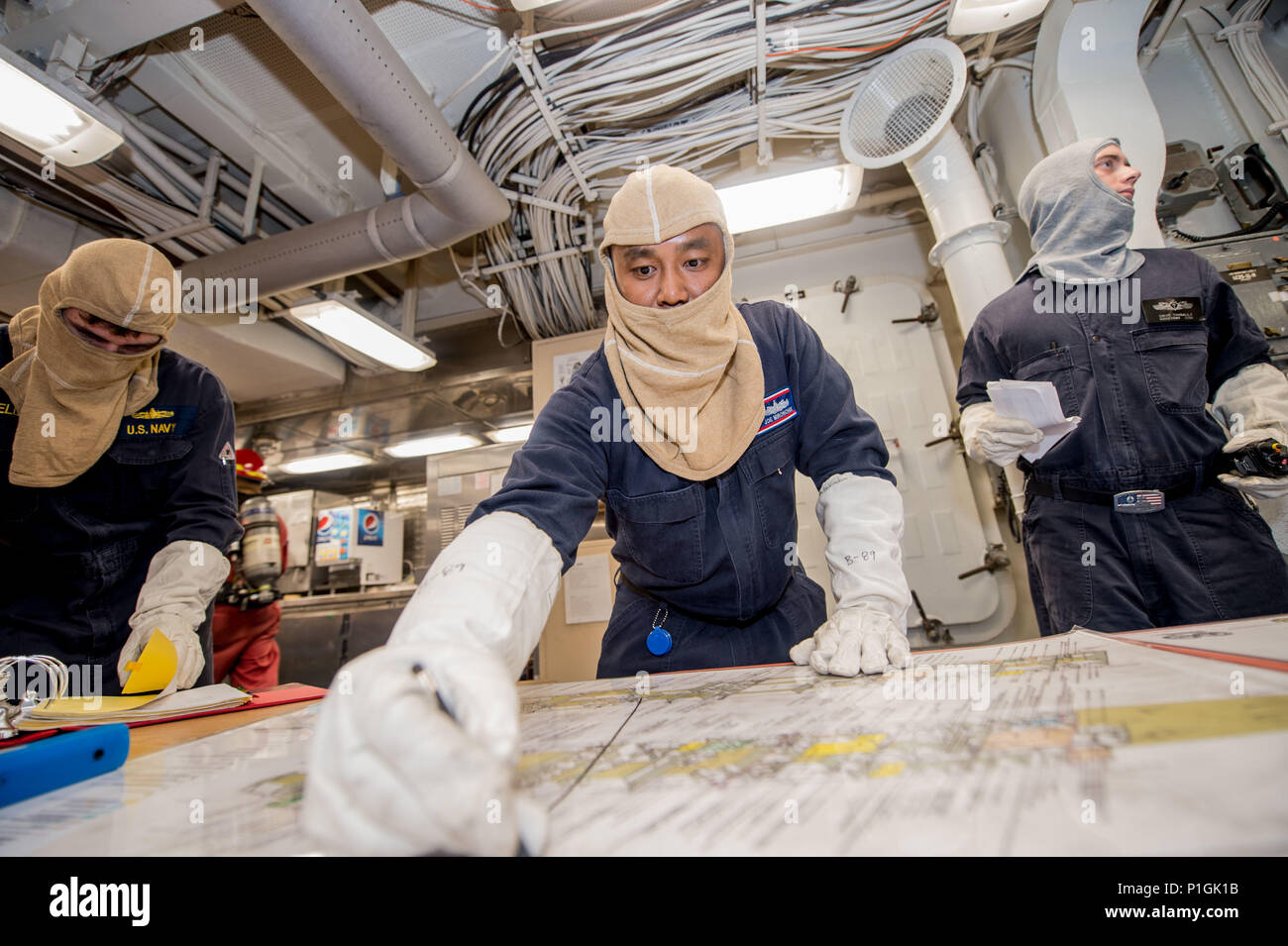 161026-N-UF697-018 PHILIPPINE SEA (Oct. 26, 2016) Petty Officer 1st ...