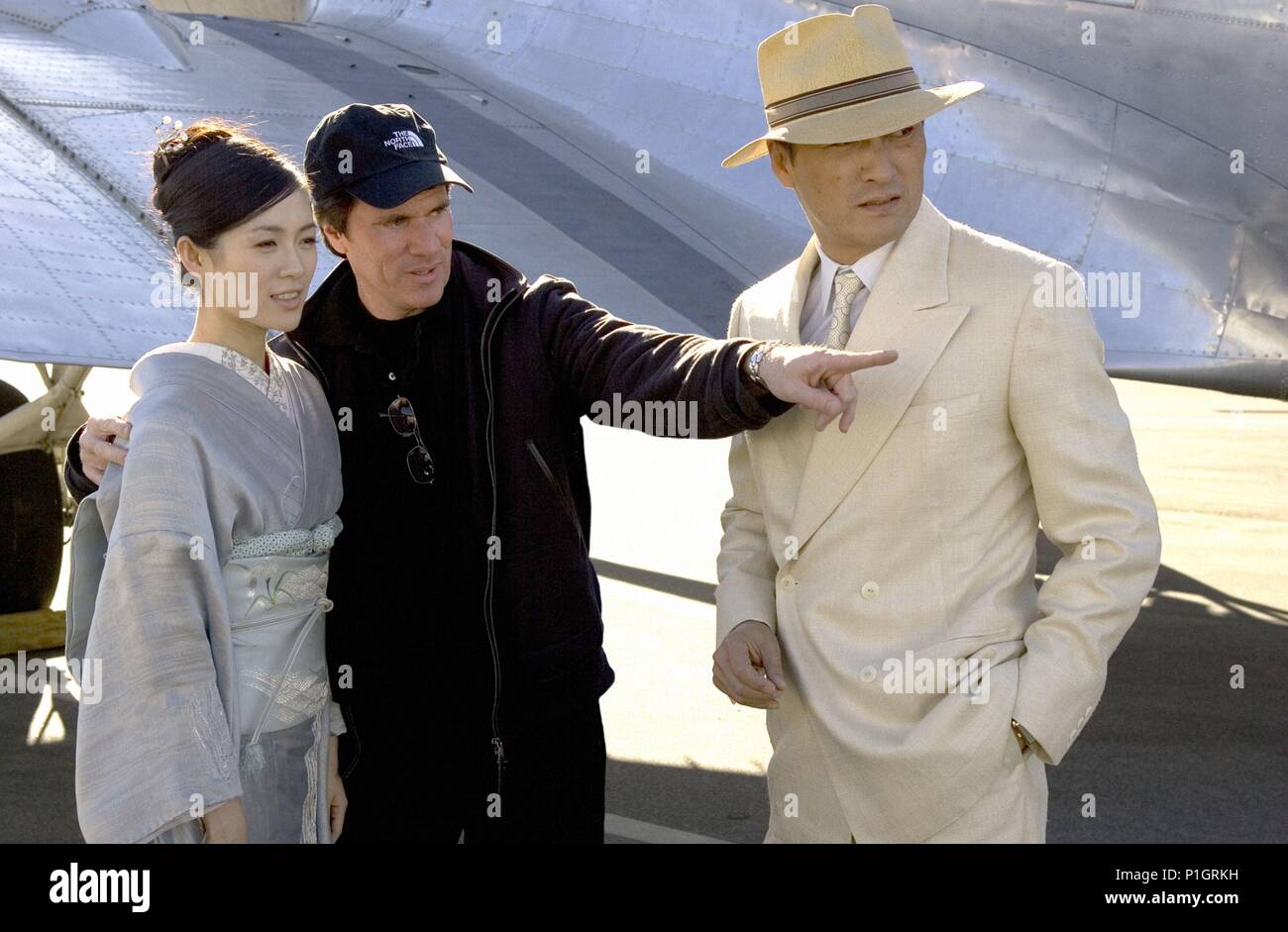 Ken watanabe memoirs geisha 2005 hi-res stock photography and images ...