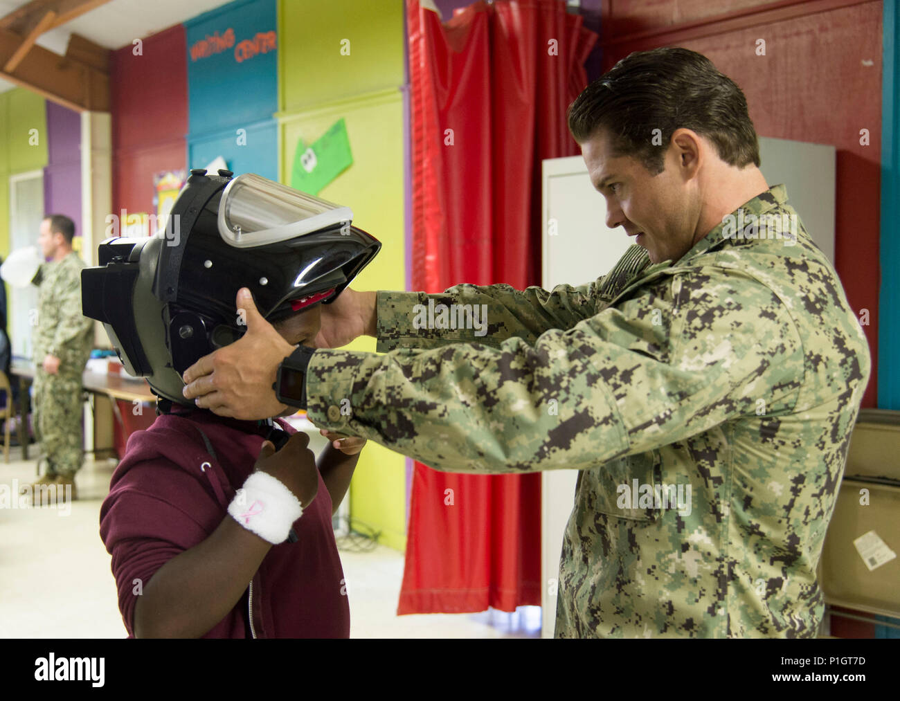 Eod mark 9 bomb suit hi-res stock photography and images - Alamy