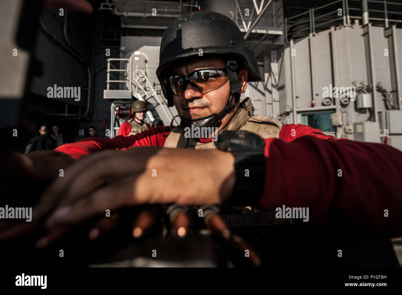 Navy personnel machine gun on hi-res stock photography and images - Alamy