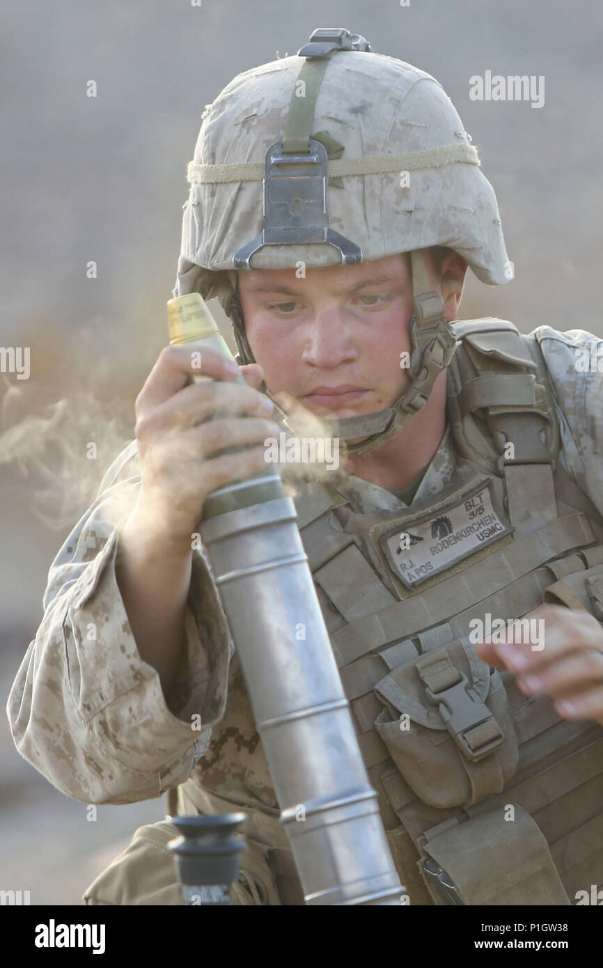 40mm mortar shell hi-res stock photography and images - Alamy