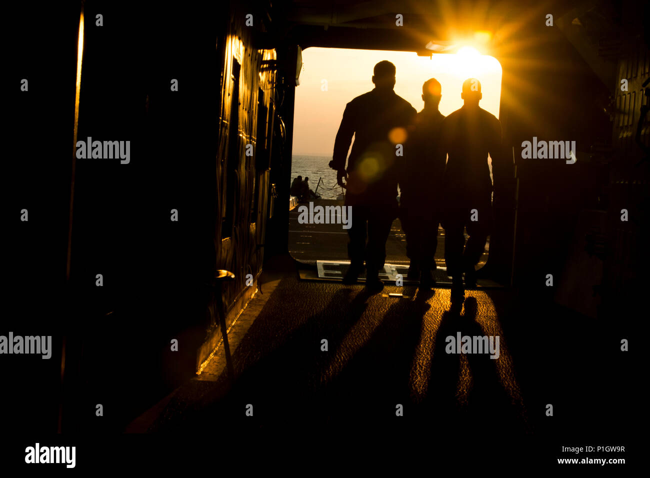 Marines enter the amphibious transportation dock ship USS Green Bay ...