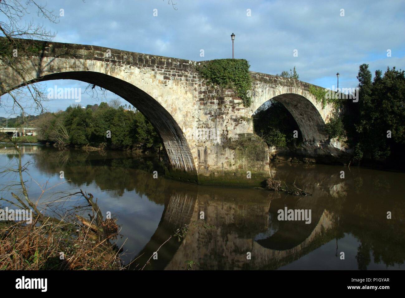 Puente Arce; puente medieval Stock Photo - Alamy