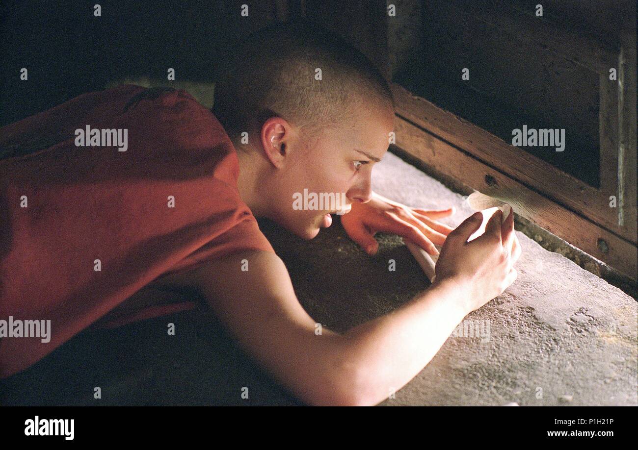 V for vendetta 2005 natalie portman hi-res stock photography and images ...