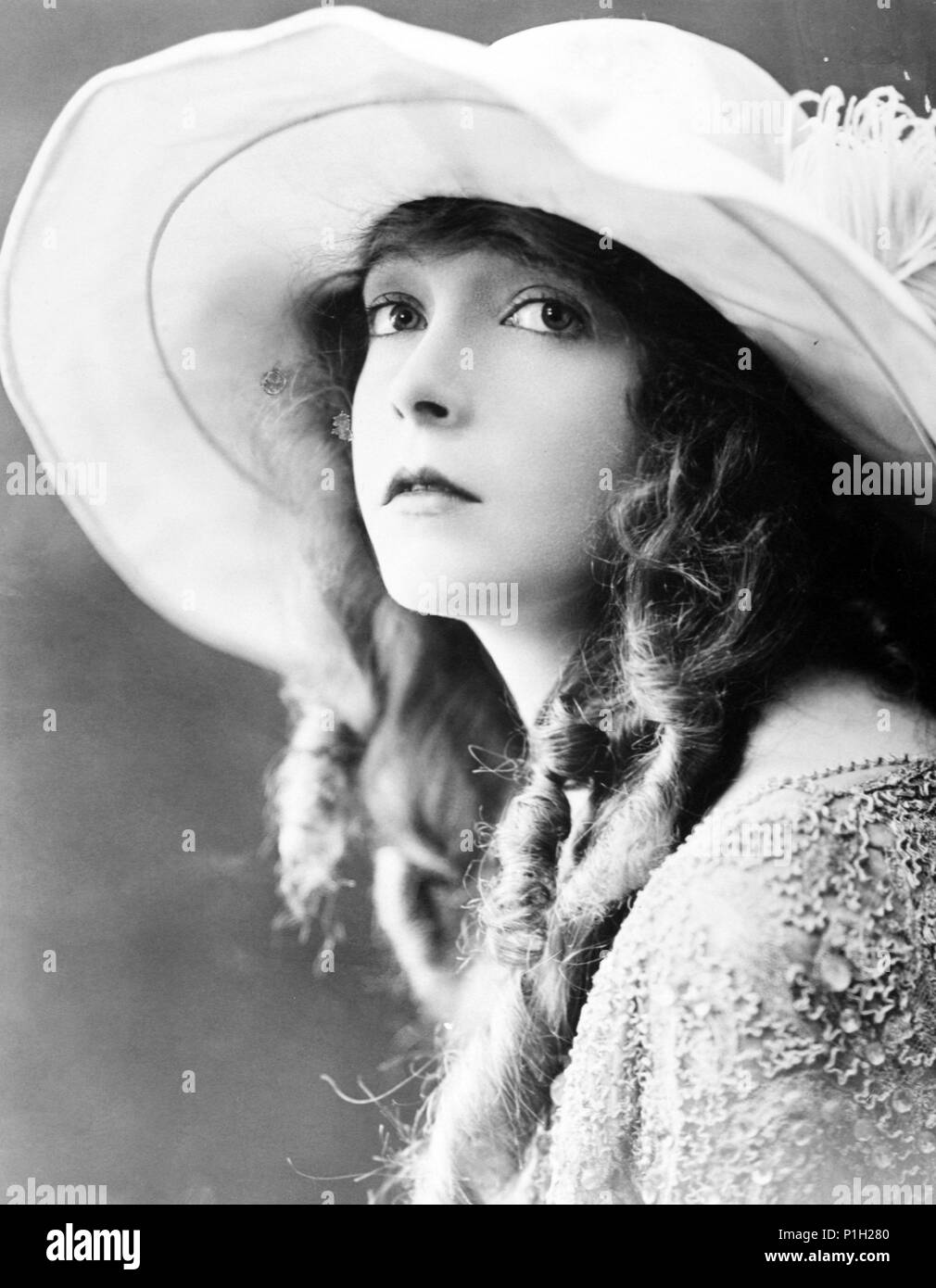 Stars: LILLIAN GISH Stock Photo - Alamy