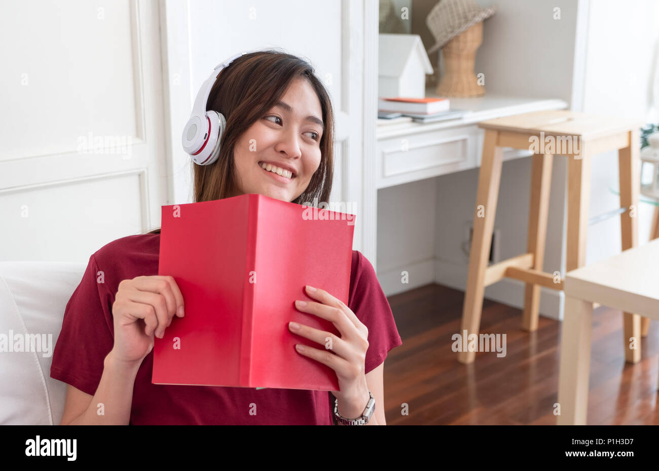 Listen music pose hi-res stock photography and images - Alamy
