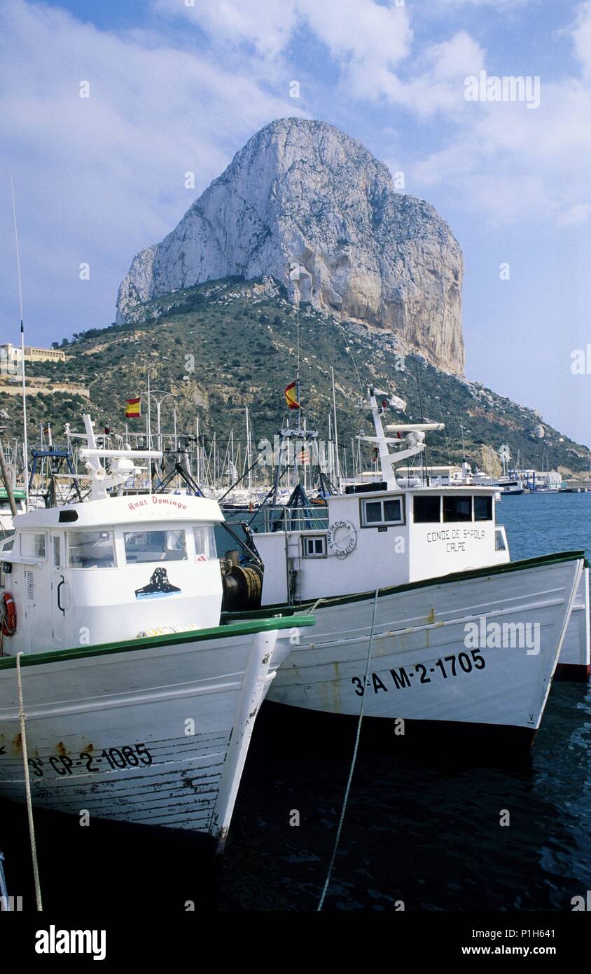 Calpe, puerto, Peñón de Ifach Stock Photo - Alamy