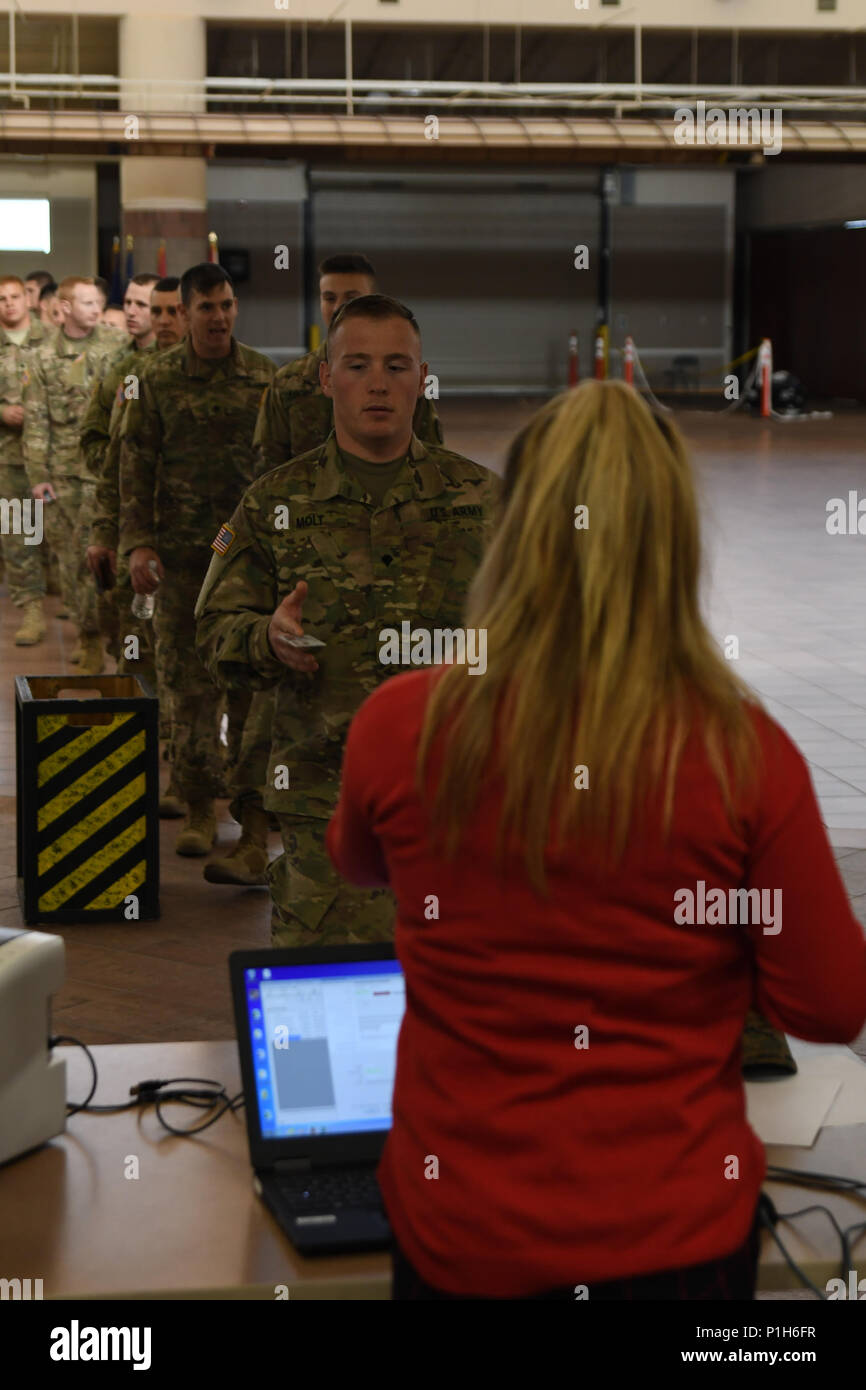 215th military police detachment hi-res stock photography and images ...