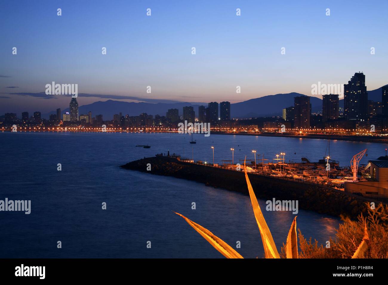 Edificio al atardecer hi-res stock photography and images - Alamy