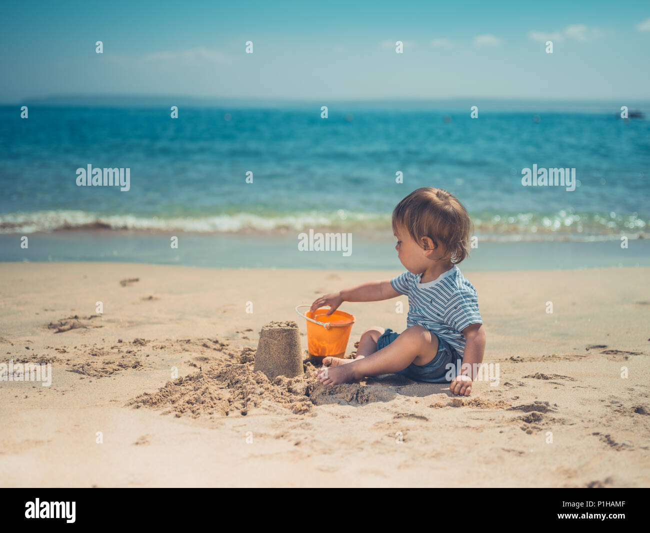 Building a sand castle hi-res stock photography and images - Alamy