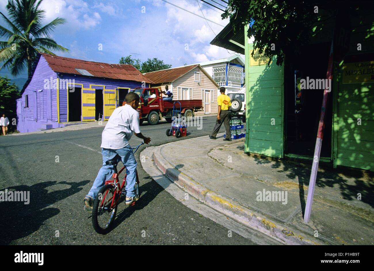 Loma de Cabrera; village near the Haití frontier; town street / houses ...