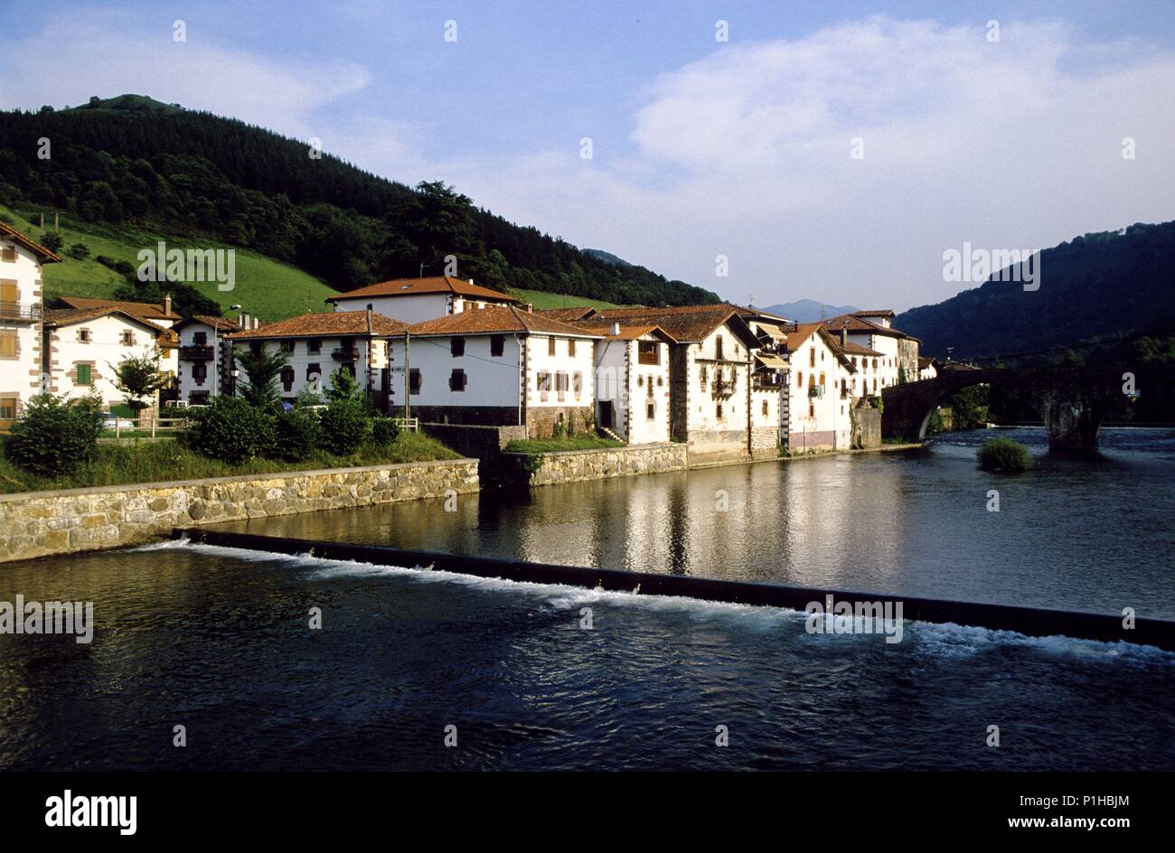 Casas junto al rio hi-res stock photography and images - Alamy