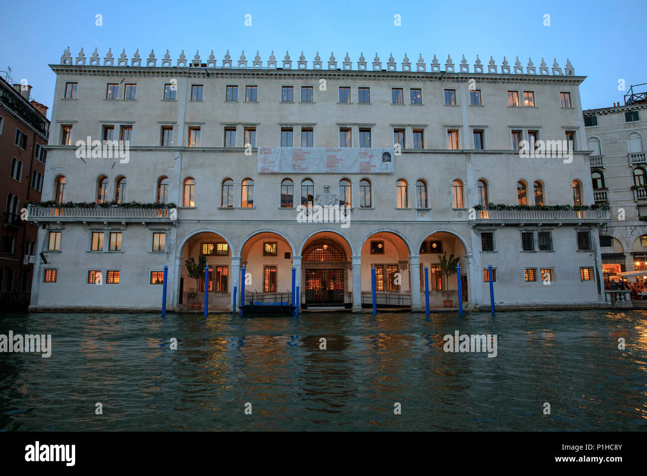 T fondaco dei tedeschi at night hi-res stock photography and images - Alamy