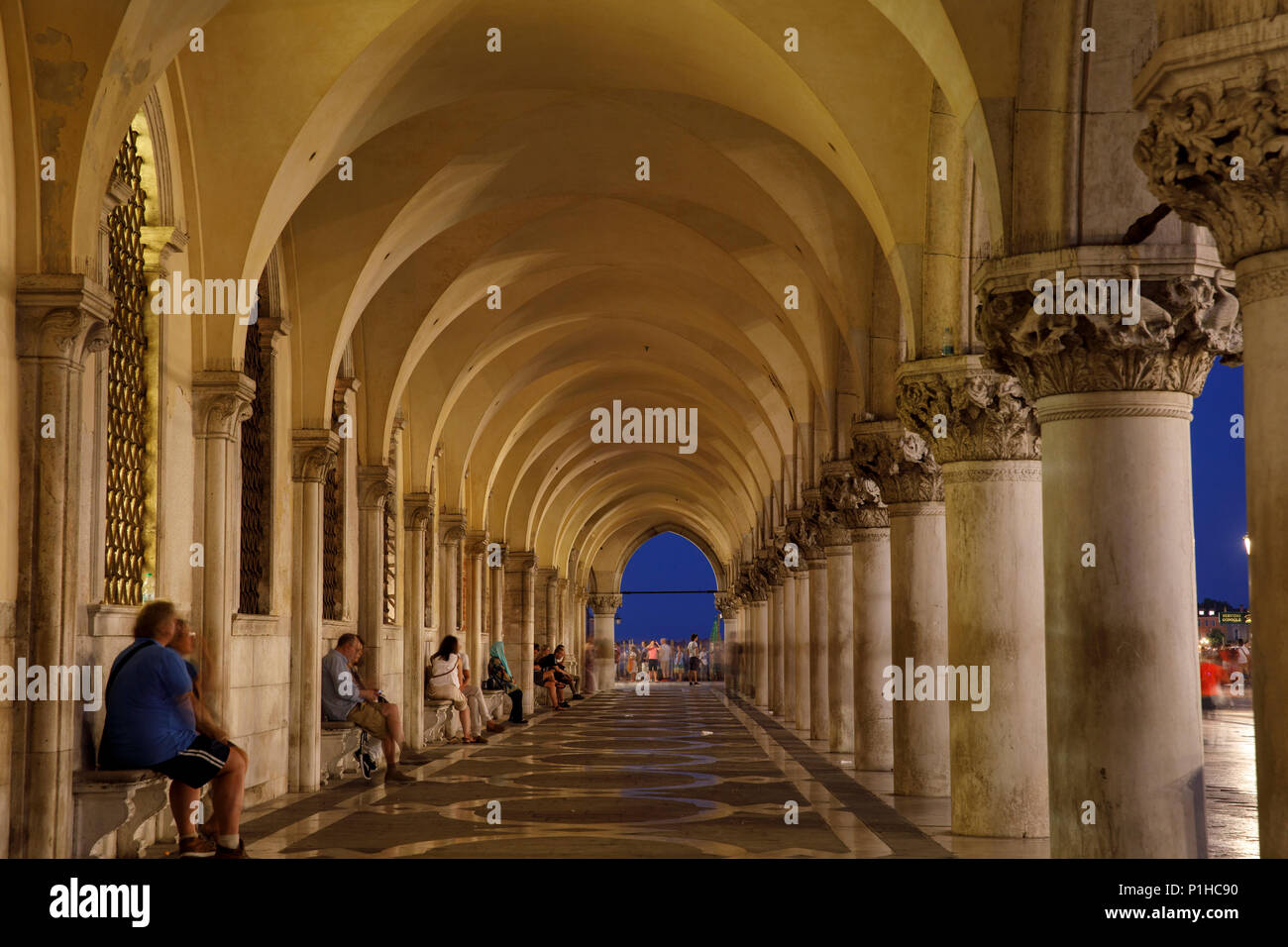 Portico di palazzo ducale hi-res stock photography and images - Alamy