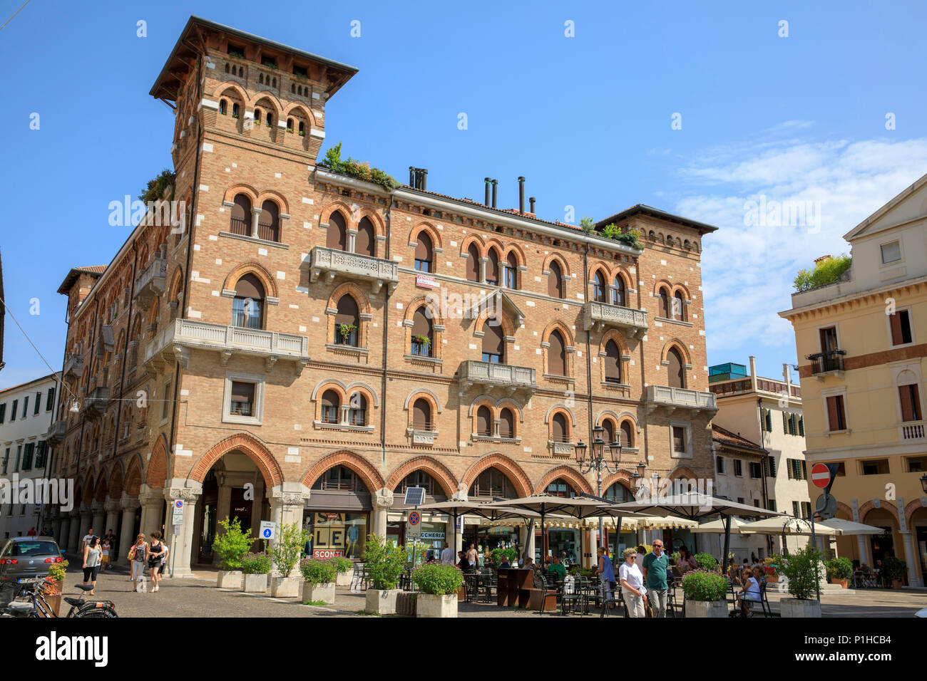 Neo romanesque architecture hi-res stock photography and images - Alamy