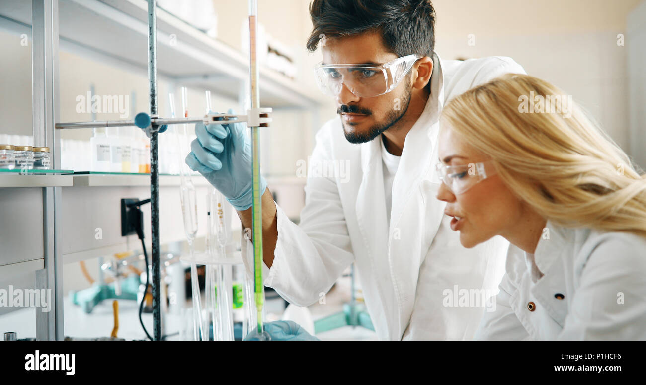 Group of chemistry students working in laboratory Stock Photo - Alamy
