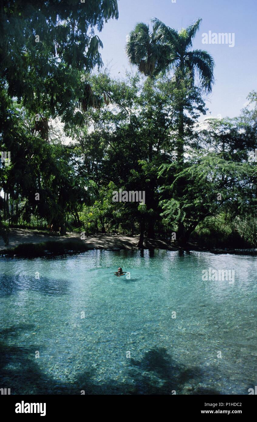 Balneario La Zurza, cerca de El Limón (provincia Independencia), junto ...