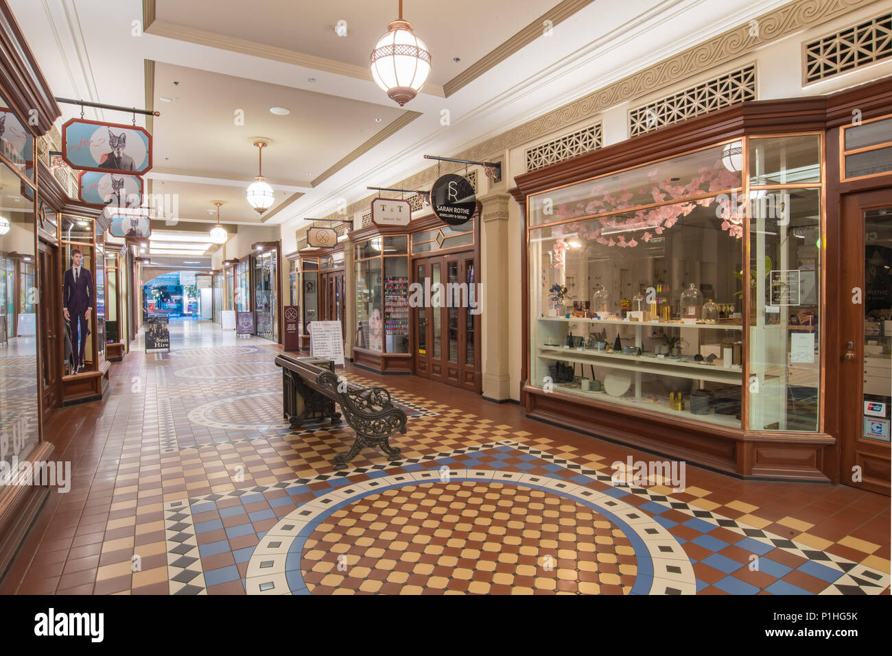 Regent arcade hi-res stock photography and images - Alamy