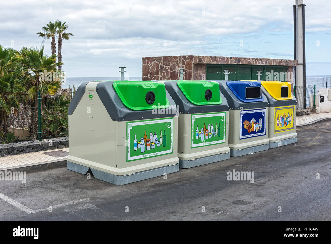 Garbage tank hi-res stock photography and images - Alamy