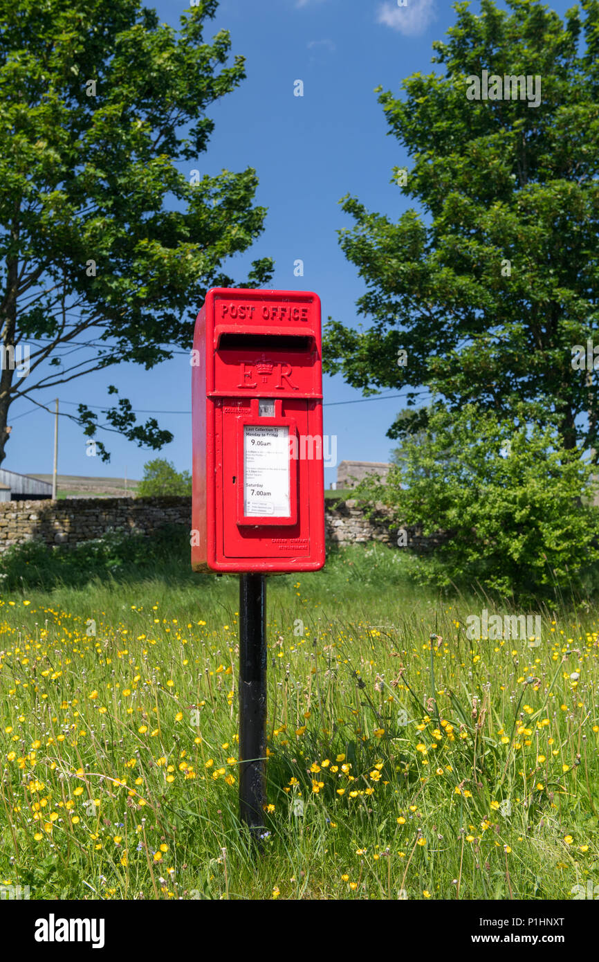 Red post box collect hi-res stock photography and images - Alamy