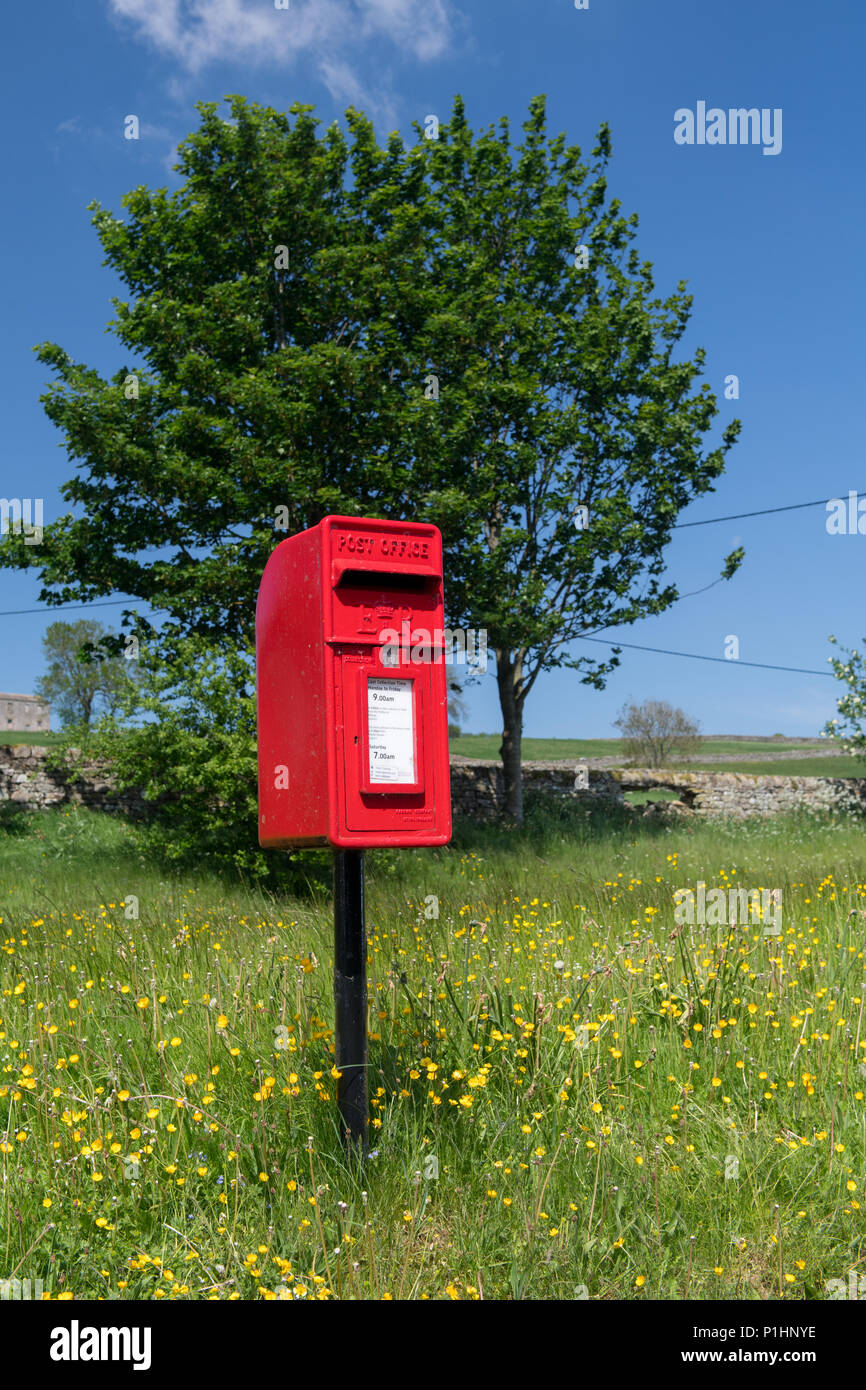 Rural letter mail post postal box hi-res stock photography and images ...