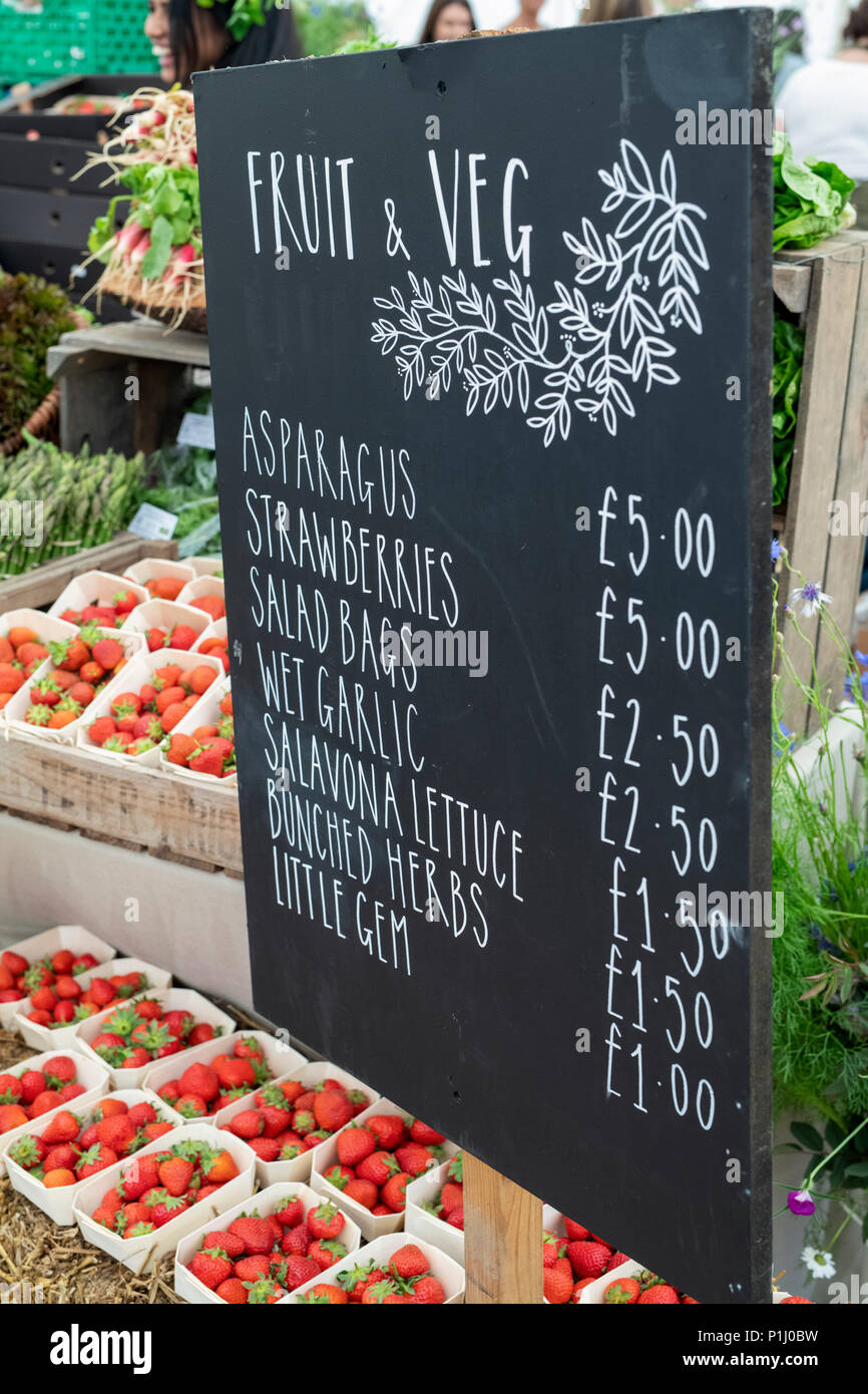 Blackboard and chalk sign hi-res stock photography and images - Alamy