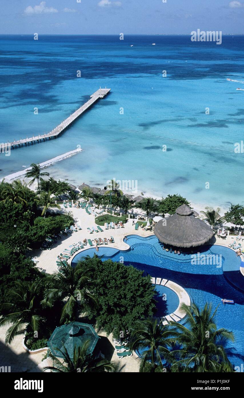 Cancún, playa y complejo hotelero cerca de Punta Cancún Stock Photo - Alamy