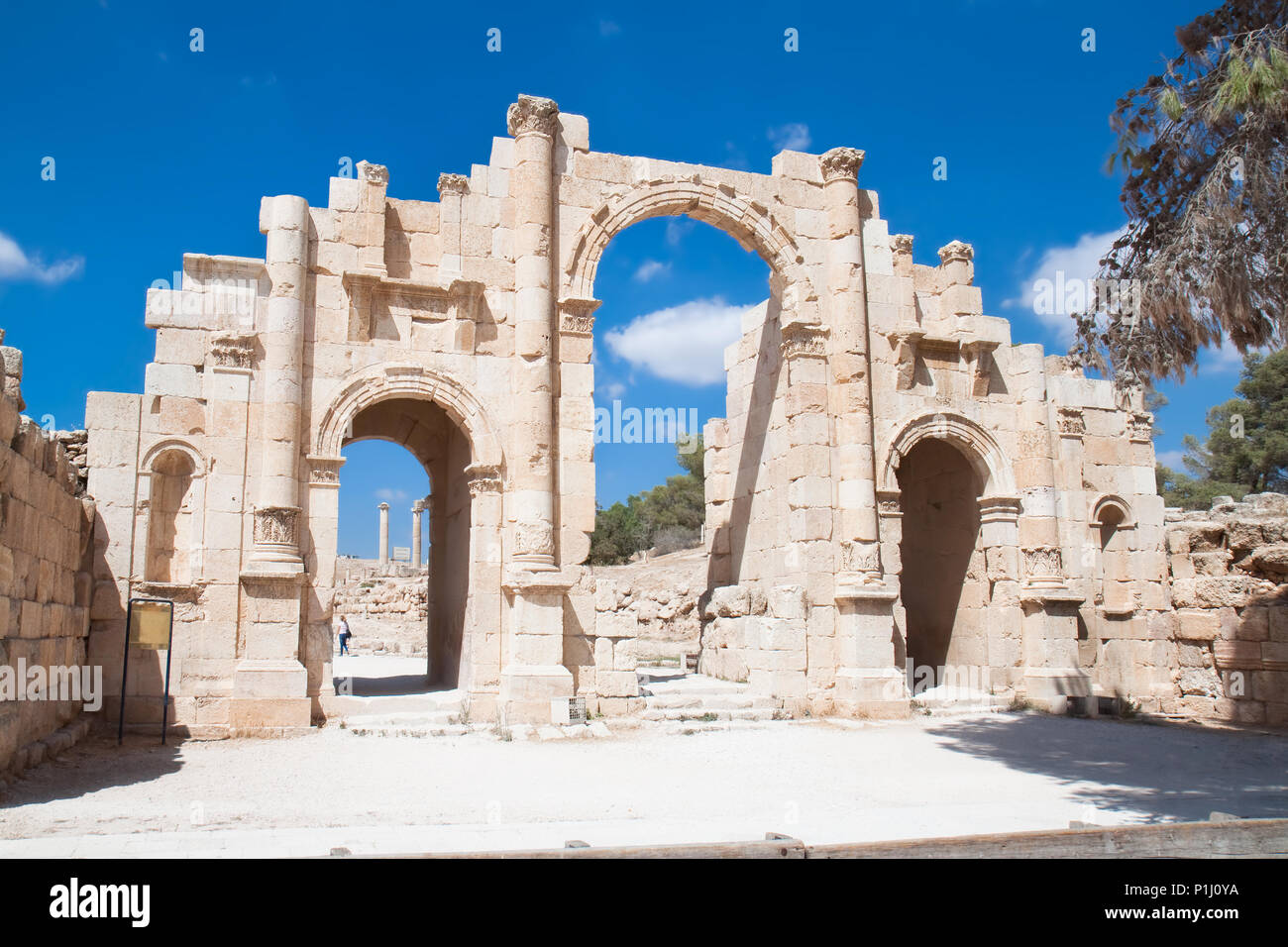 Triumphal arch jerash jordan hi-res stock photography and images - Alamy