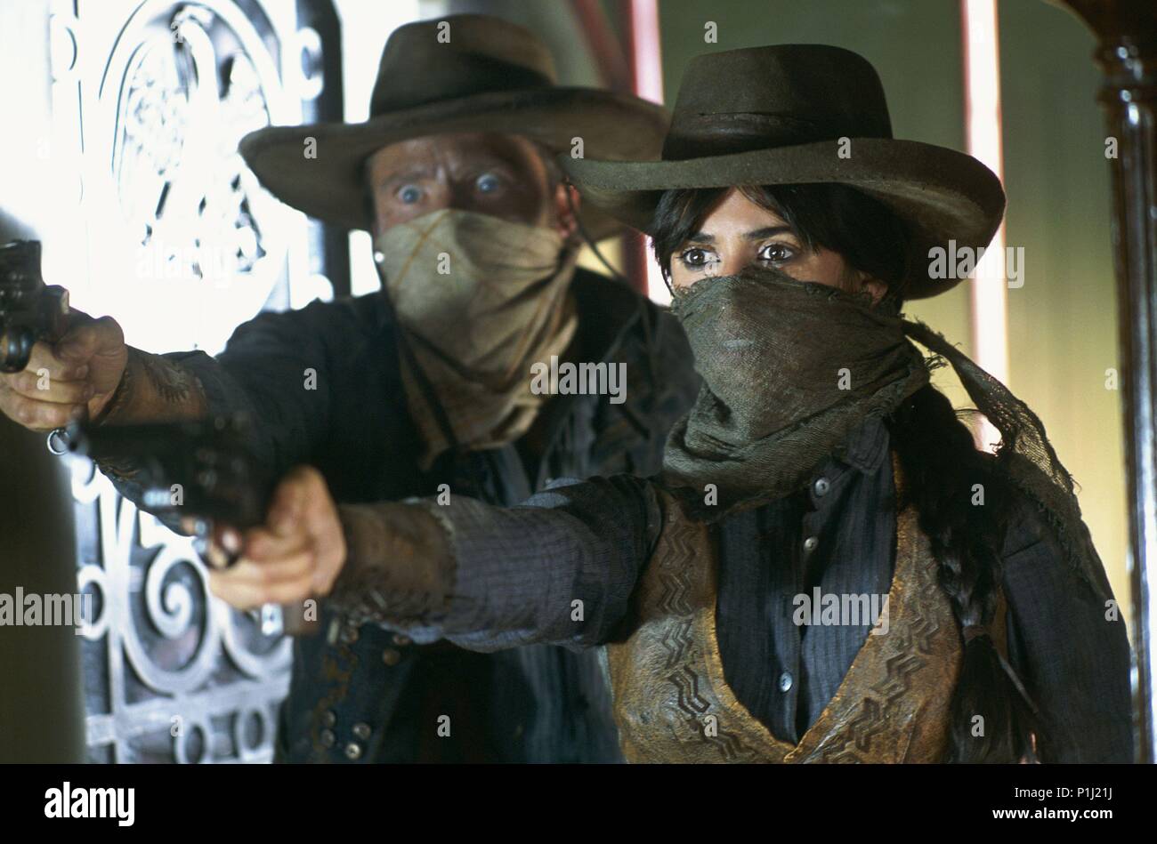 Bandidas penelope cruz hi-res stock photography and images - Alamy