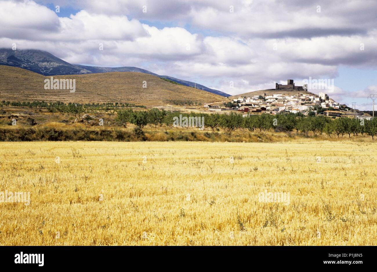 Tarazona: Trasmoz; vista del pueblo con castillo (comarca Tarazona ...