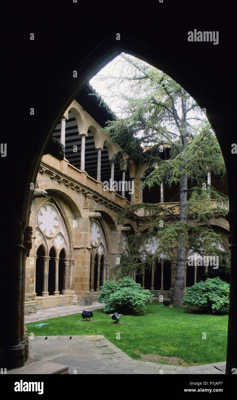 Monasterio de Veruela / claustro gótico / renacentista (Sierra / Macizo ...