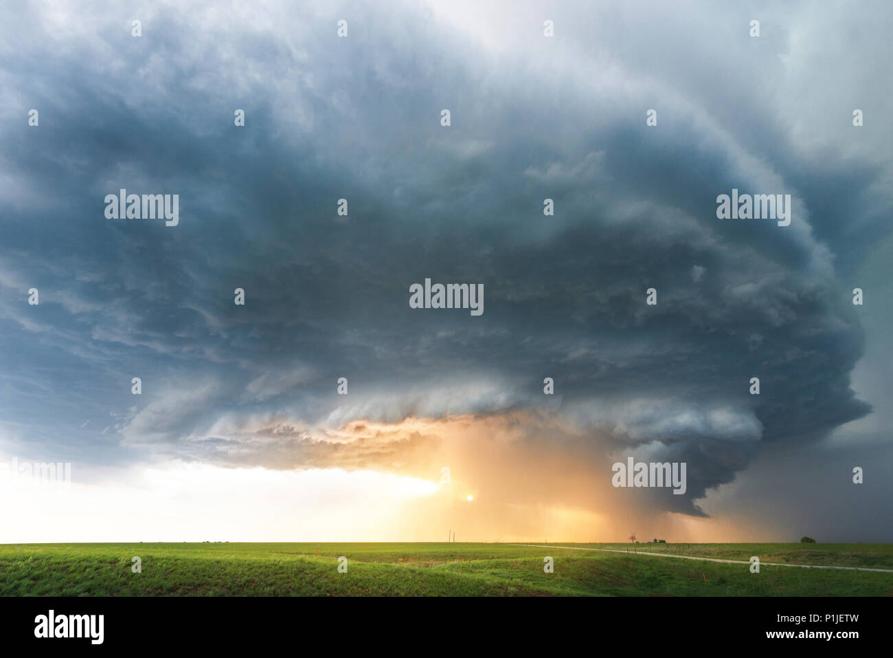 Supercell hi-res stock photography and images - Alamy