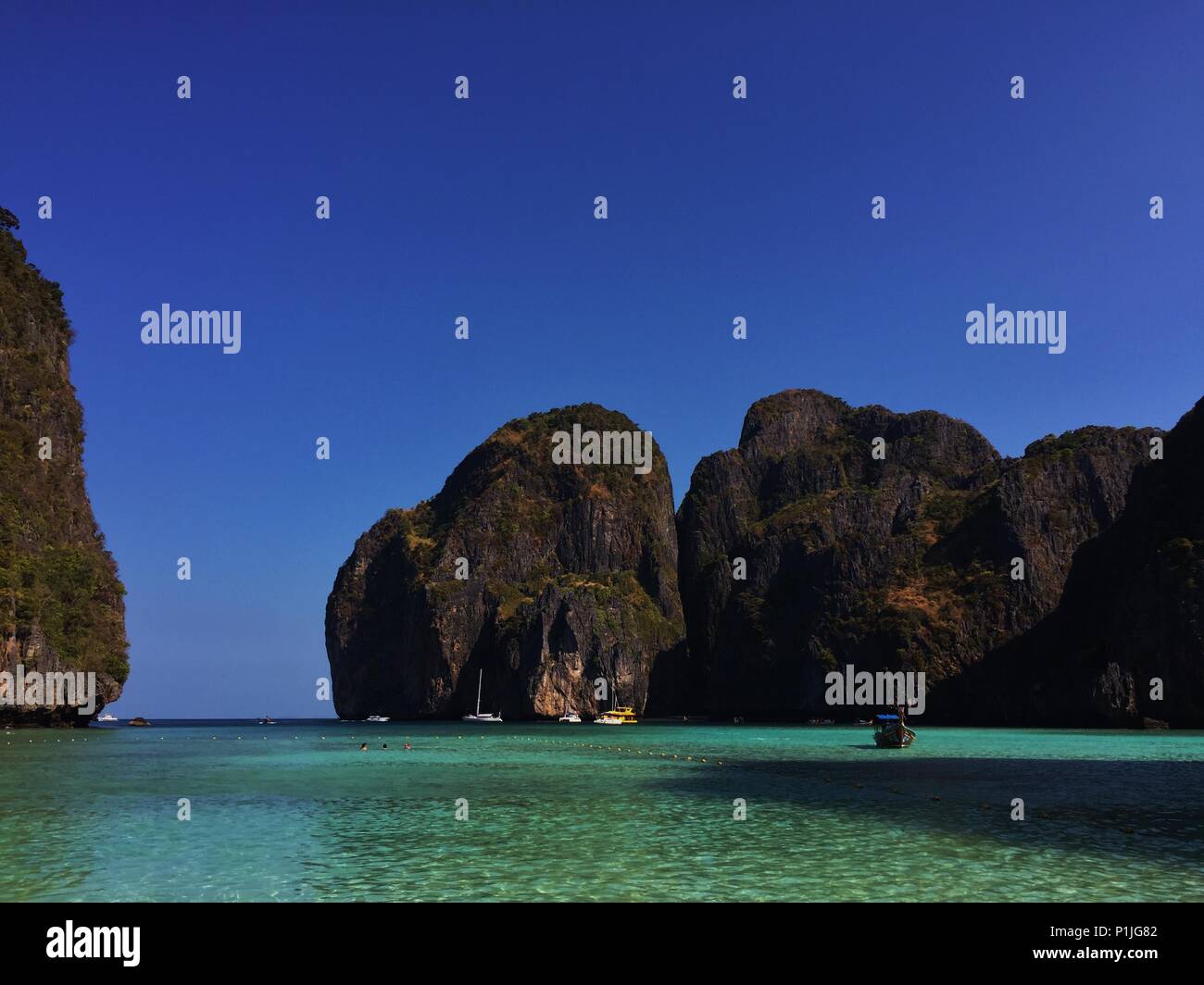 Vidro azul hi-res stock photography and images - Alamy