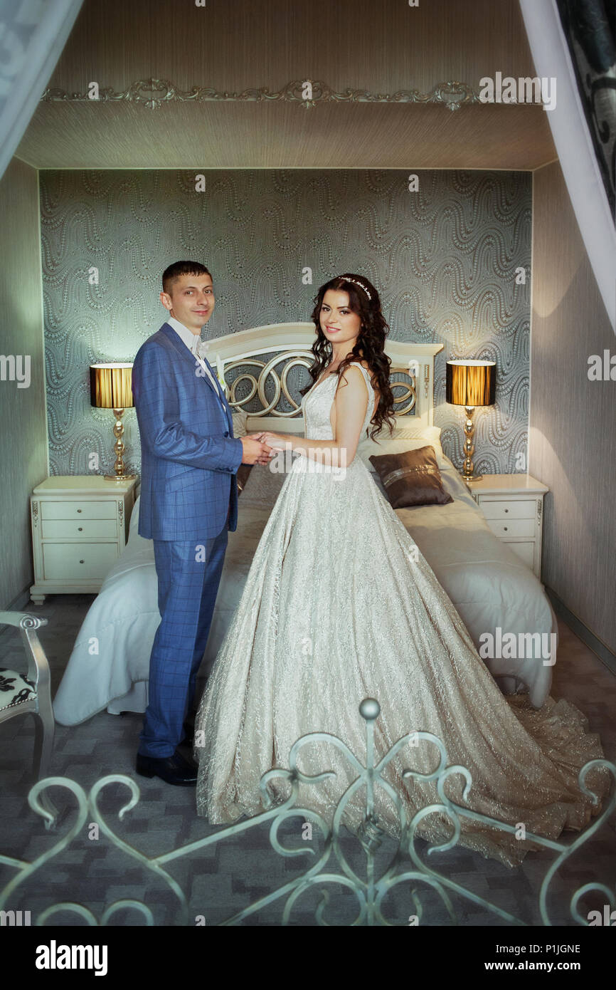 Young bride hi-res stock photography and images - Alamy