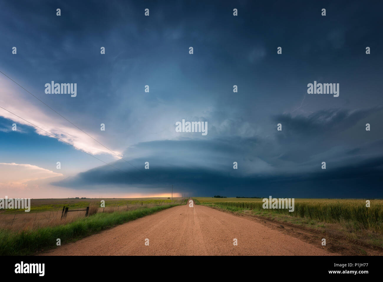 Lightning farm hi-res stock photography and images - Alamy