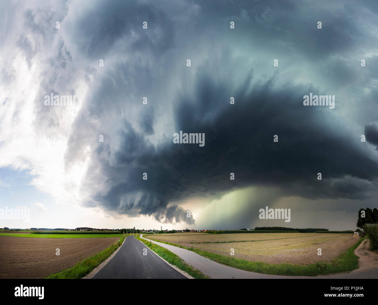 Updraft cloud hi-res stock photography and images - Alamy