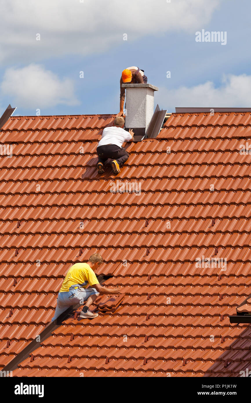 Installing new rooftop hi-res stock photography and images - Alamy