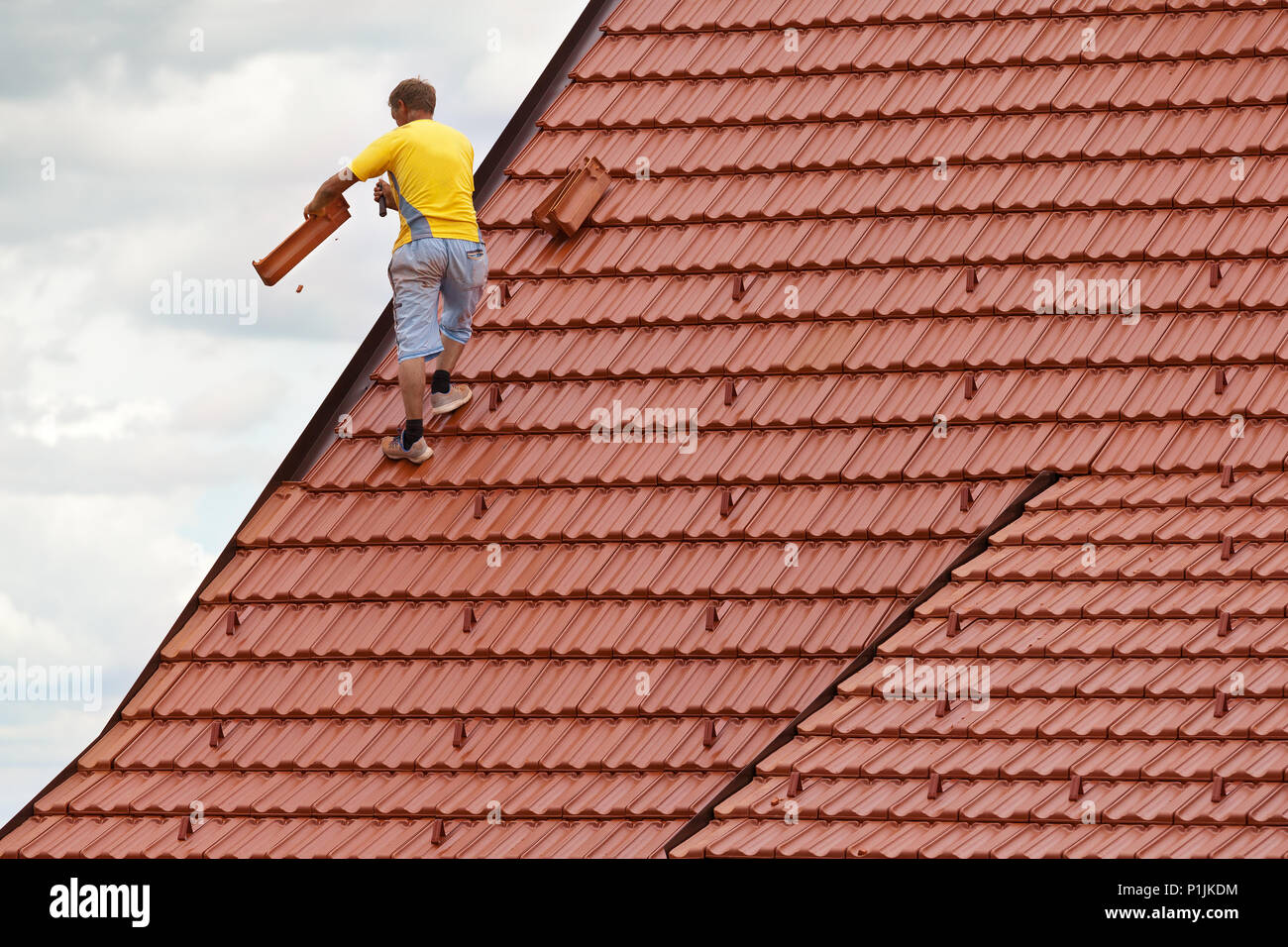 Worker on the roof hi-res stock photography and images - Alamy