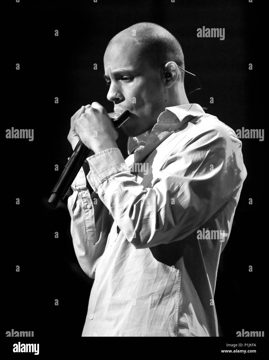 Harmonica player Black and White Stock Photos & Images - Alamy