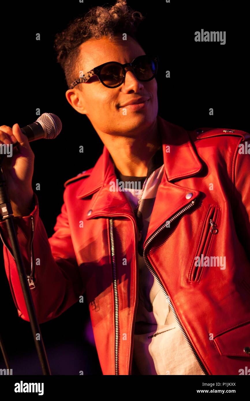 Singer jose james hi-res stock photography and images - Alamy