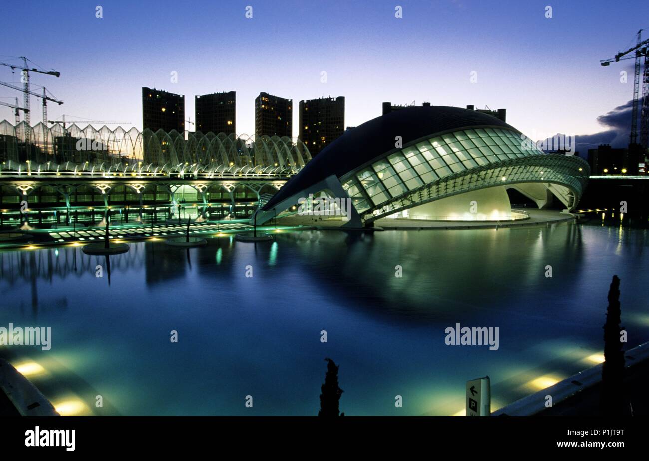 "Ciudad de las Ciencias y las Artes" (Science & Arts city); "Hemisferic ...