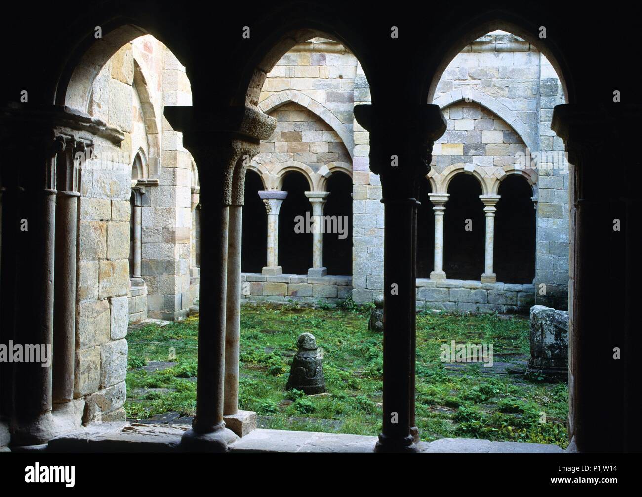 Aguilar de Campoo, Santa María la Real monastery; cloister Stock Photo ...