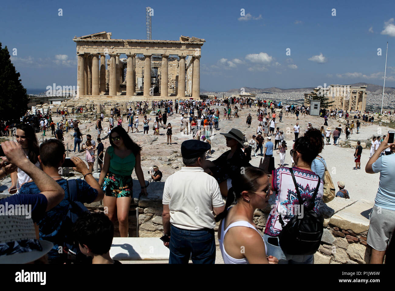 International tourists parthenon hi-res stock photography and images ...