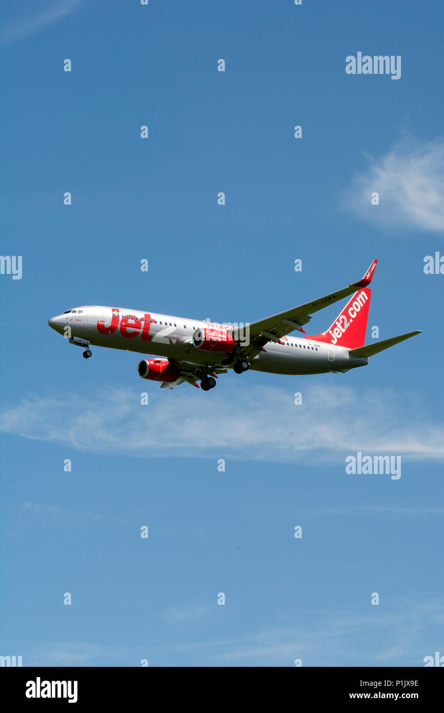 Jet2 737 final approach hi-res stock photography and images - Alamy