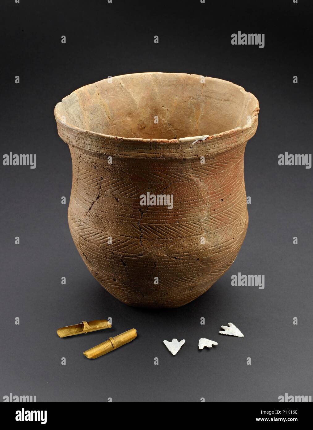 Bronze age britain beaker hi-res stock photography and images - Alamy