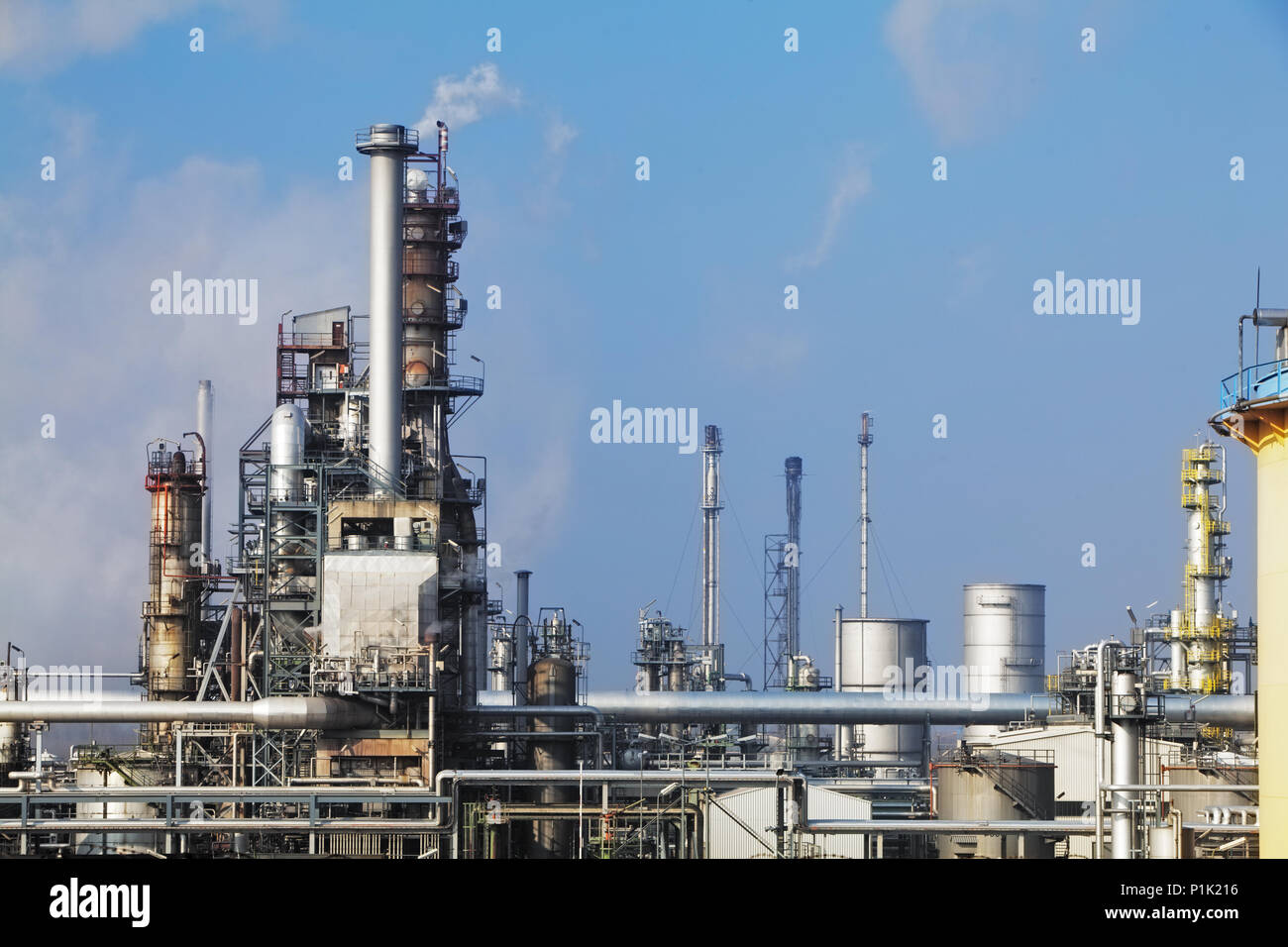 Diesel factories hi-res stock photography and images - Alamy