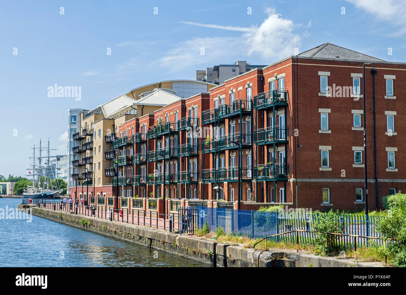 Old cardiff dock hi-res stock photography and images - Alamy